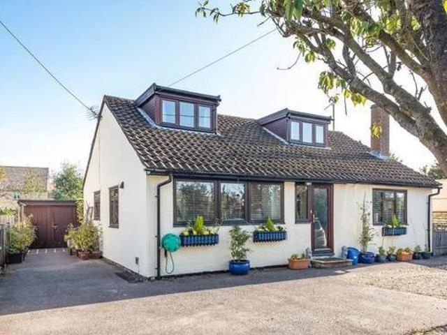 3 bedroom detached house for sale in Standlake Oxfordshire OX29 OX29