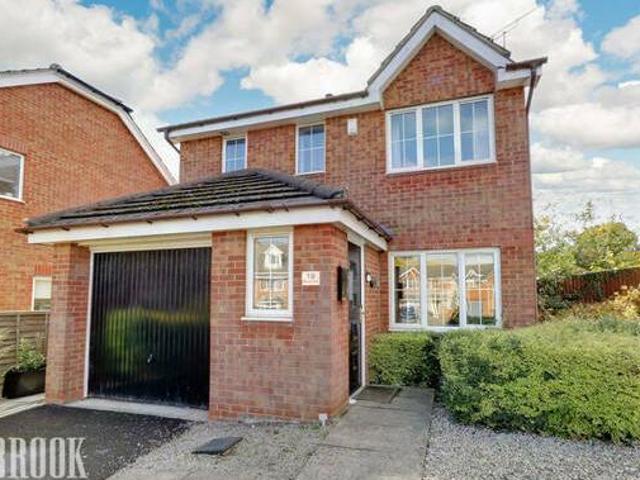 3 bedroom detached house for sale in Stanier Way Sheffield S21