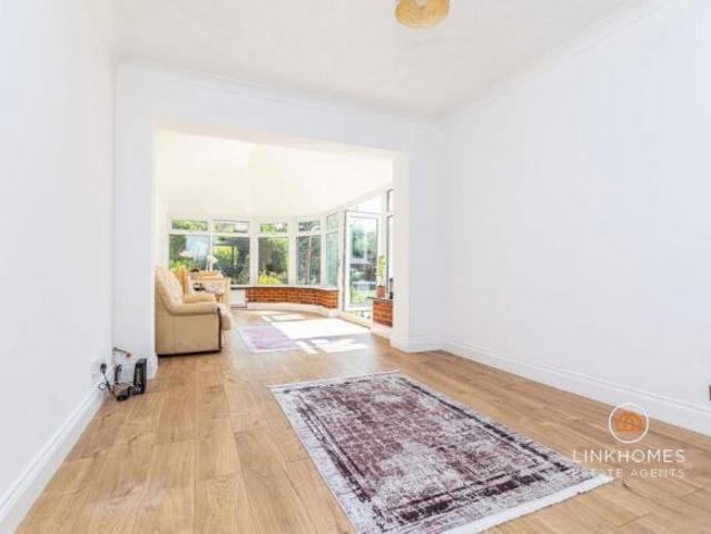 3 bedroom detached house for sale in Stanley Green Road, Poole, BH15