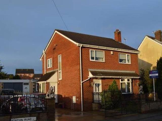 3 bedroom detached house for sale in Station Road Castleford WF10