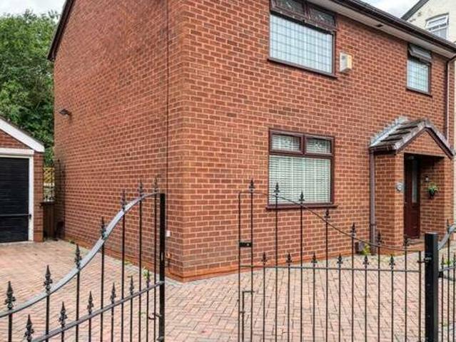 3 bedroom detached house for sale in Stockport Road Gee Cross Hyde SK14 5RA SK14