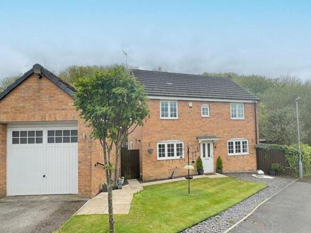 3 Bedroom Detached House For Sale In Stonegarth, Shipley