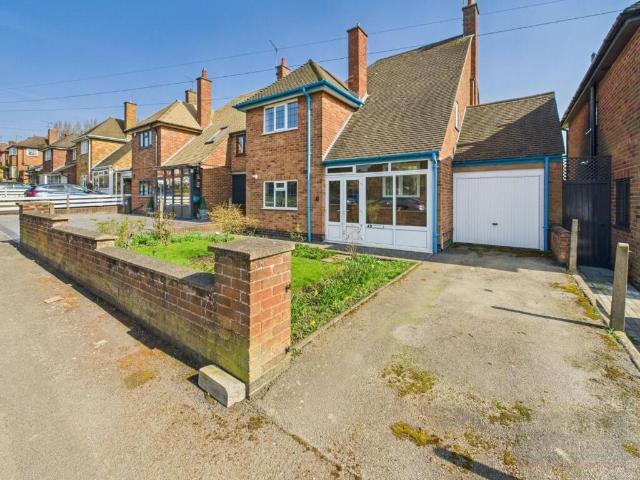 3 bedroom detached house for sale in Stoughton Drive, Evington, Leicester, LE5