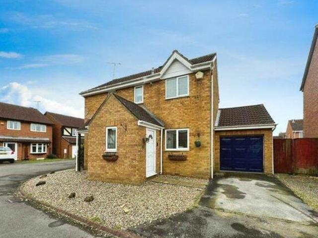 3 Bedroom Detached House For Sale In Stratton, Swindon