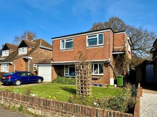 3 Bedroom Detached House For Sale In Sunbury on thames, Surrey