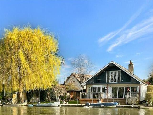 3 Bedroom Detached House For Sale In Surrey