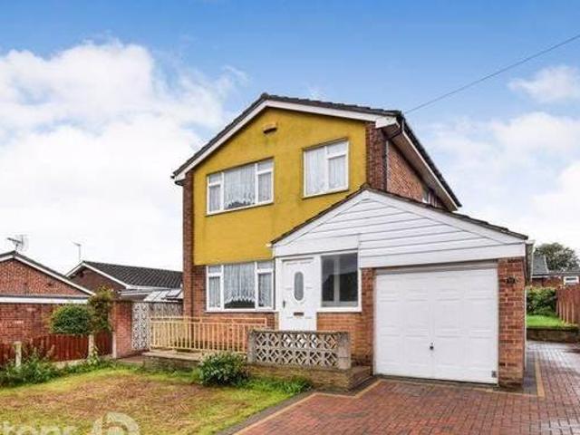 3 bedroom detached house for sale in Symonds Avenue Rawmarsh S62