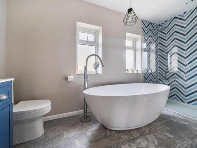 3 bedroom detached house for sale in Polhill Avenue, Bedford, MK41