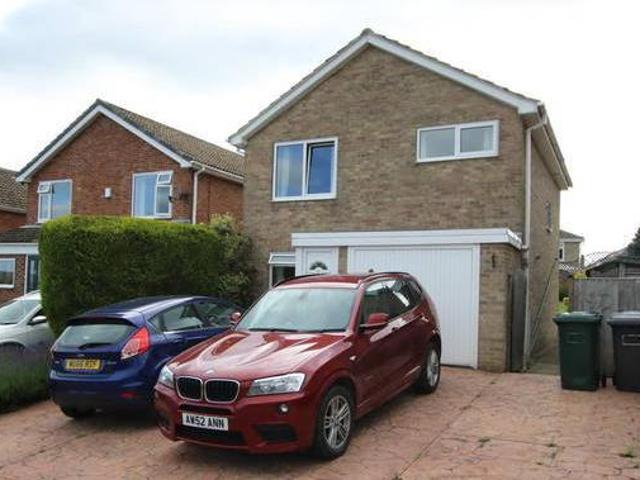 3 bedroom detached house for sale in Park Drive Shelley HD8 8HE HD8