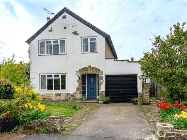 3 bedroom detached house for sale in Parkfield Drive, Boston Spa, LS23