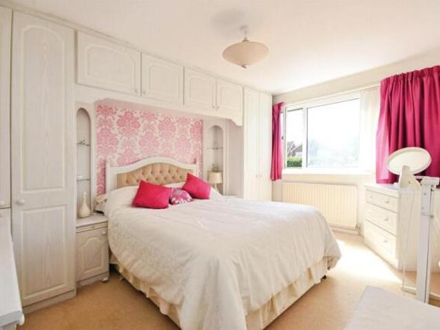 3 bedroom detached house for sale in Peartree Lane, Doddinghurst, Brentwood, CM15
