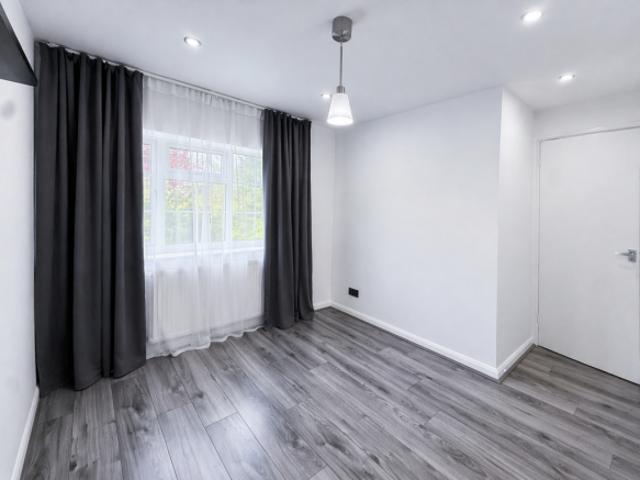 3 bedroom detached house for sale in Peninne Close, Oadby, LE2