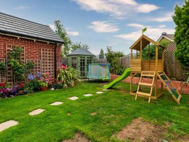3 bedroom detached house for sale in Perrins Way, Bevere, Worcester, WR3