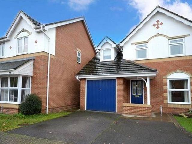 3 bedroom detached house for sale in Phillips Close Tongham Farnham GU10