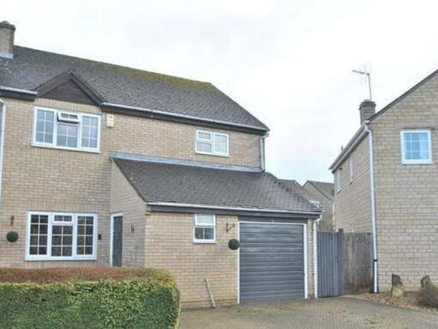 3 bedroom detached house for sale in Phillips Road Broadway Broadway WR12