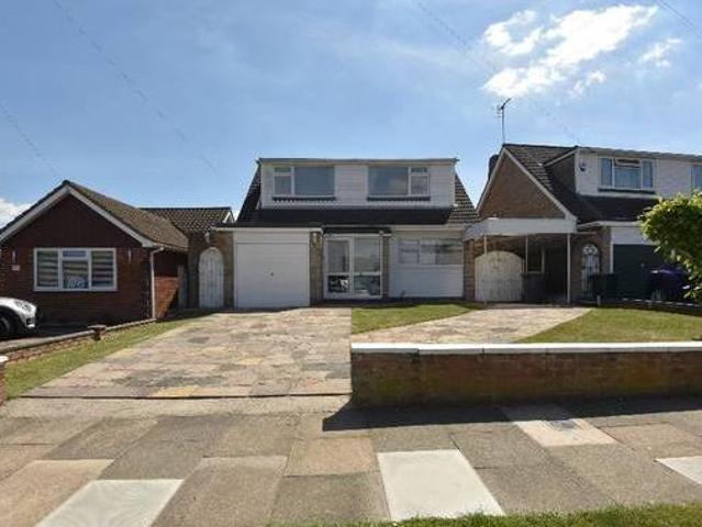 3 bedroom detached house for sale in Pinewood Avenue LeighOnSea Essex SS9 SS9
