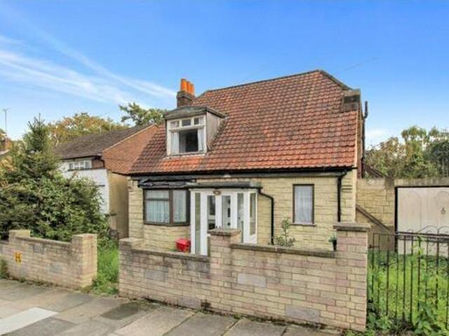 3 Bedroom Detached House For Sale In Plumstead, London