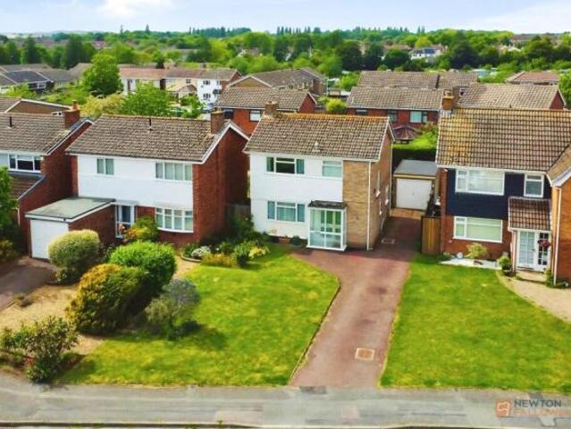 3 bedroom detached house for sale in Priory Crescent, Leicester, LE3