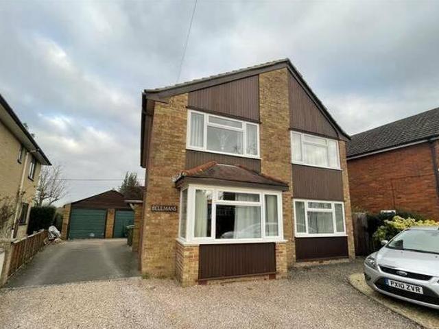 3 bedroom detached house for sale in Priory Road Hungerford RG17