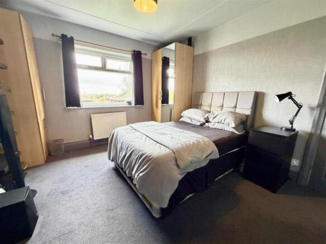 3 bedroom detached house for sale in Primley Park Avenue, Alwoodley, Leeds, LS17