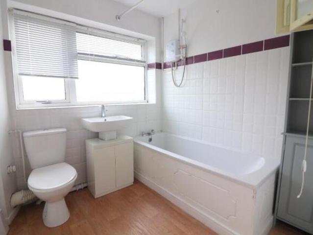 3 bedroom detached house for sale in Putteridge Road, Luton, Bedfordshire, LU2 8HJ, LU2