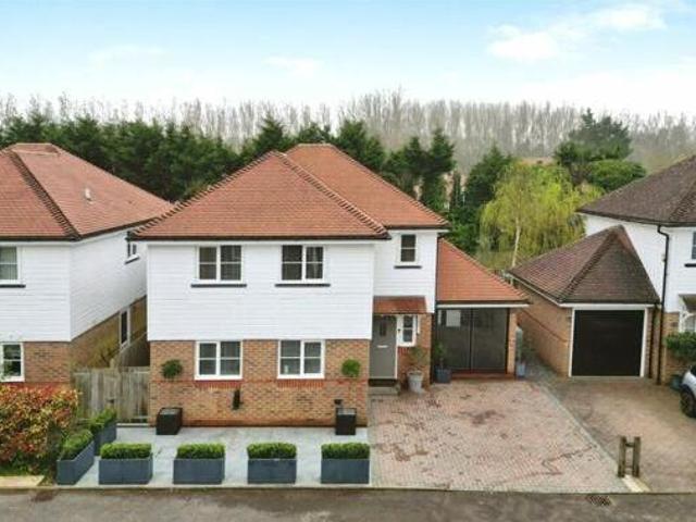 3 Bedroom Detached House For Sale In Pulborough, West Sussex