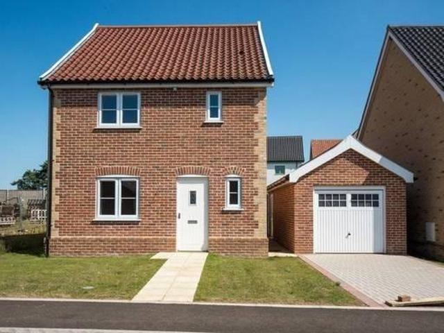 3 bedroom detached house for sale in Roxbury Drive Norwich NR16