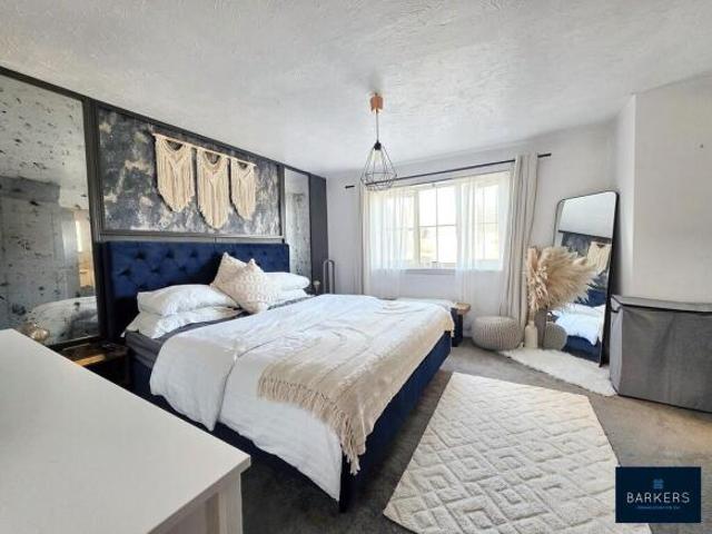 3 bedroom detached house for sale in Royd Moor Road, Bradford 4, BD4
