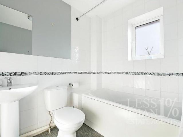 3 bedroom detached house for sale in Rockcroft NN4
