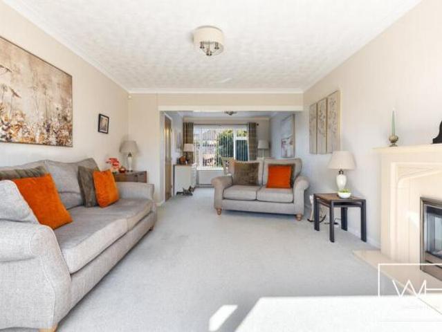 3 bedroom detached house for sale in Roehampton Rise, Cusworth, DN5