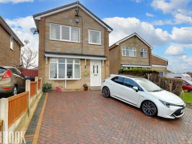 3 bedroom detached house for sale in Ravencar Road Sheffield S21