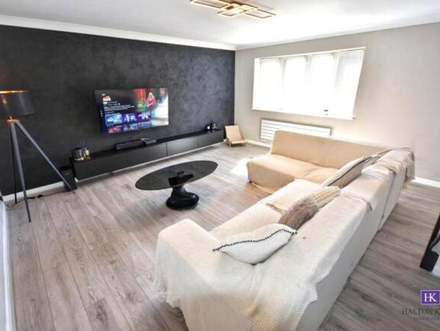 3 bedroom detached house for sale in Raleigh Close, Old Hall, WA5