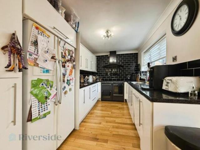 3 bedroom detached house for sale in Raleigh Drive, Hull, HU9