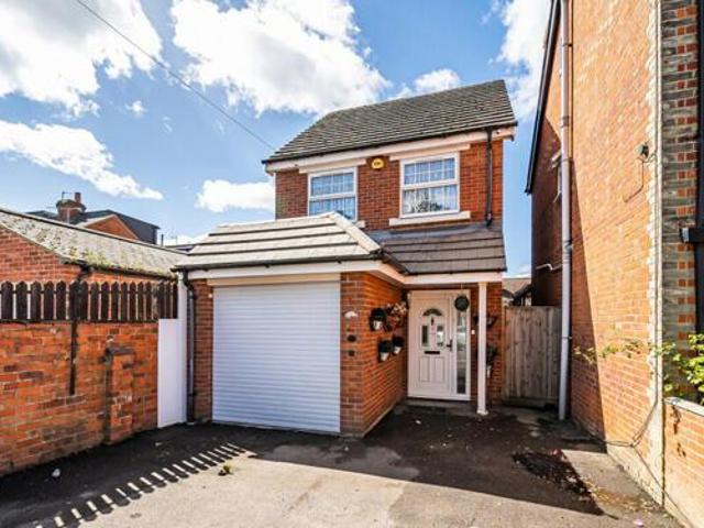 3 Bedroom Detached House For Sale In Reading