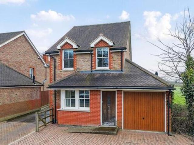 3 Bedroom Detached House For Sale In Reading, Berkshire