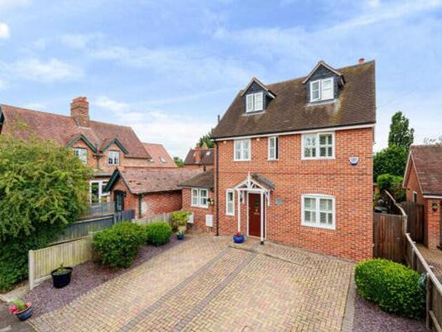 3 Bedroom Detached House For Sale In Reading, Oxfordshire