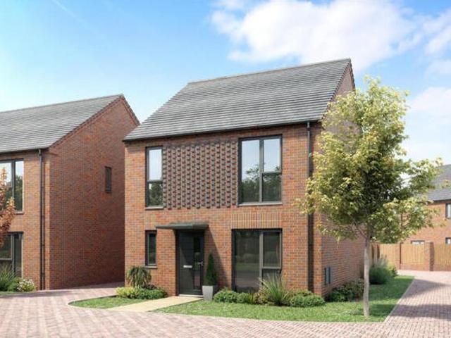 3 Bedroom Detached House For Sale In Rh10 3yr