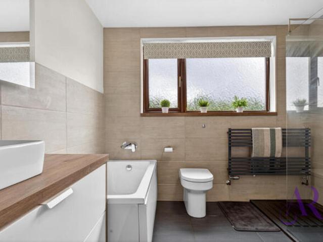 3 bedroom detached house for sale in Richmond Way, Newport Pagnell, MK16