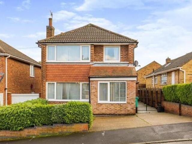 3 Bedroom Detached House For Sale In Rise Park, Nottingham