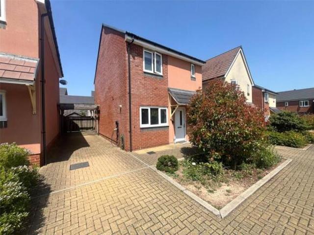 3 bedroom detached house for sale in Wolfson Drive, Basingstoke, Hampshire, RG24