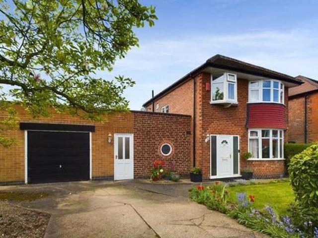 3 Bedroom Detached House For Sale In Wollaton, Nottingham