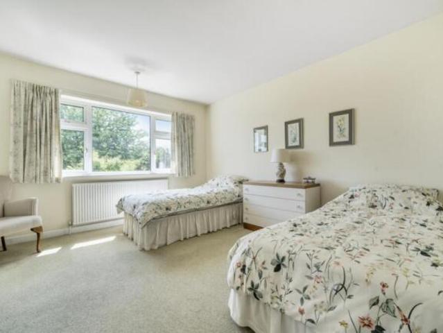 3 bedroom detached house for sale in Wollaton Vale, Wollaton, Nottingham, Nottinghamshire, NG8