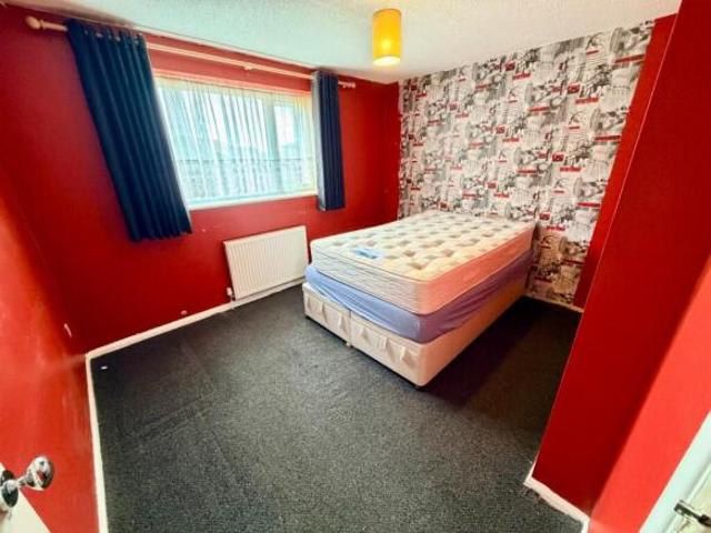 3 bedroom detached house for sale in Wolston Close, Luton, LU1