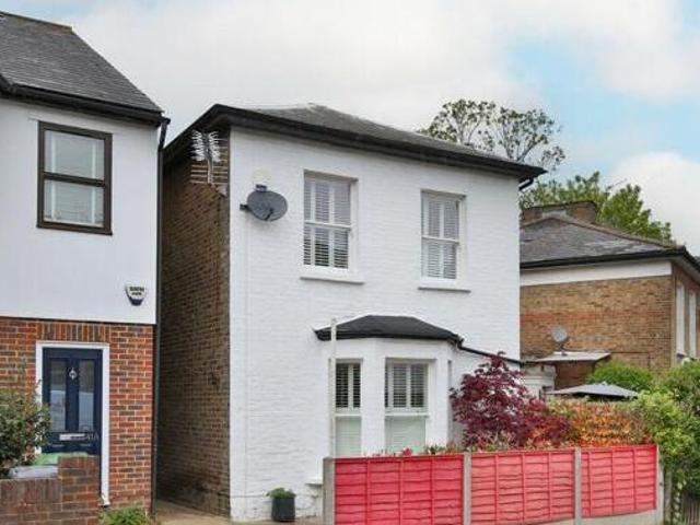 3 Bedroom Detached House For Sale In Wood Green