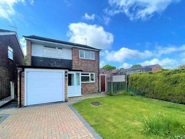 3 Bedroom Detached House For Sale In Wood Street Village, Guildford