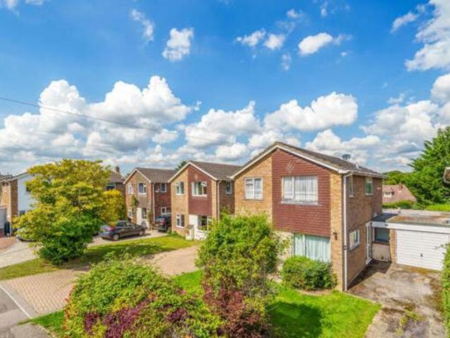 3 Bedroom Detached House For Sale In Wood Street Village, Guildford