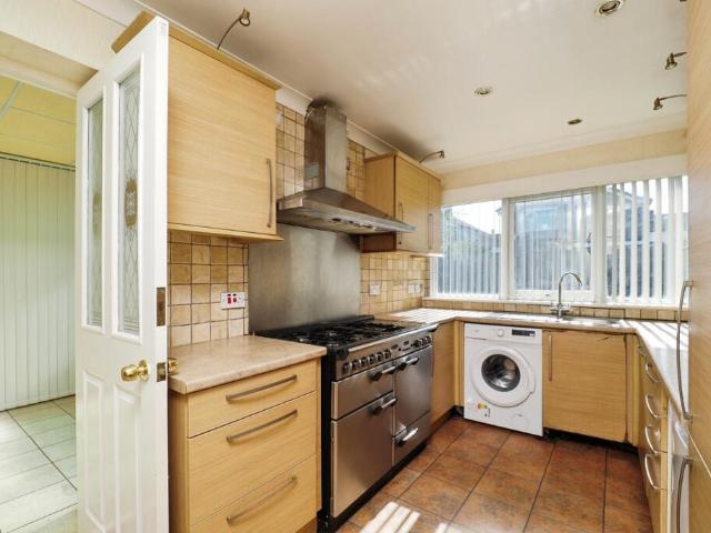3 bedroom detached house for sale in Woodbank Drive, Wollaton, Nottingham, NG8