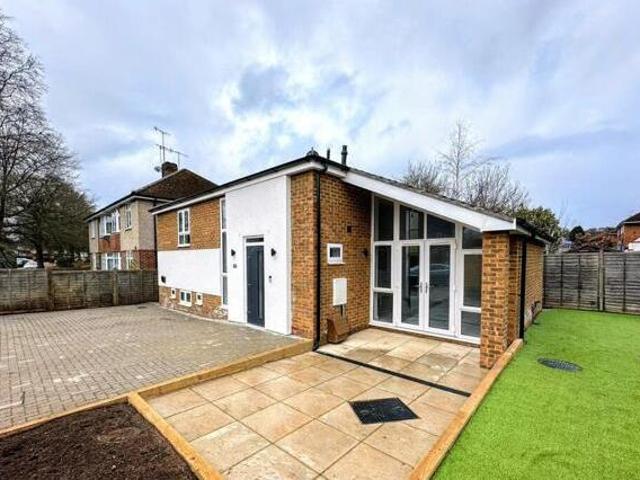 3 Bedroom Detached House For Sale In Woodhatch, Reigate