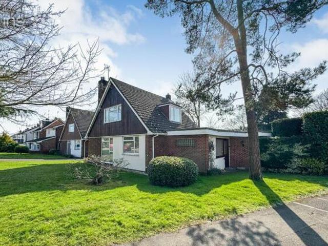 3 Bedroom Detached House For Sale In Woodley, Reading
