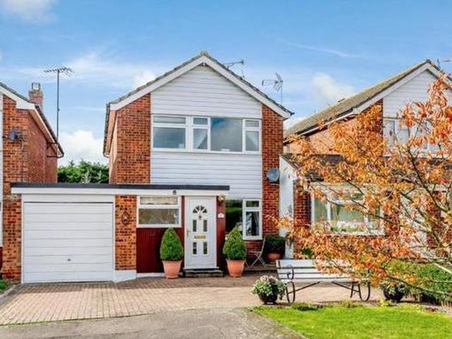 3 bedroom detached house for sale in Woollard Way Blackmore CM4